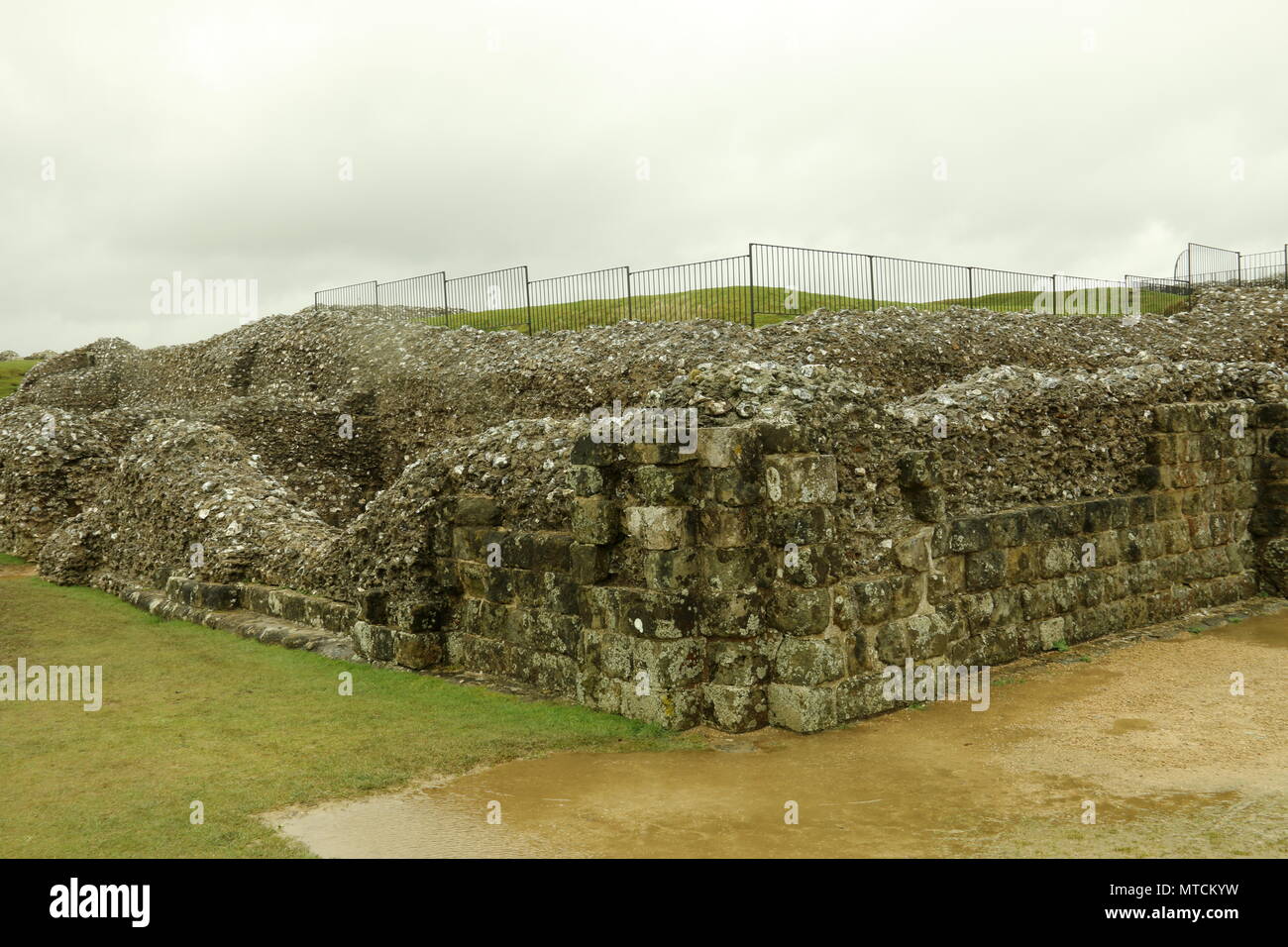 Old sarum walls hi-res stock photography and images - Alamy