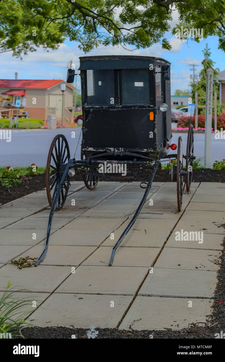 Mennonite buggy hi-res stock photography and images - Alamy