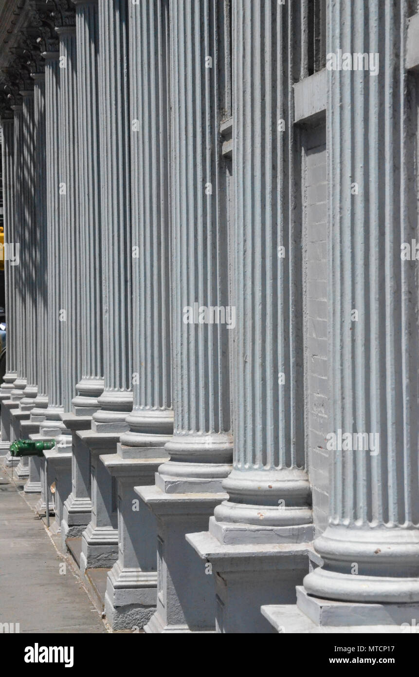 Cast iron columns hi-res stock photography and images - Alamy