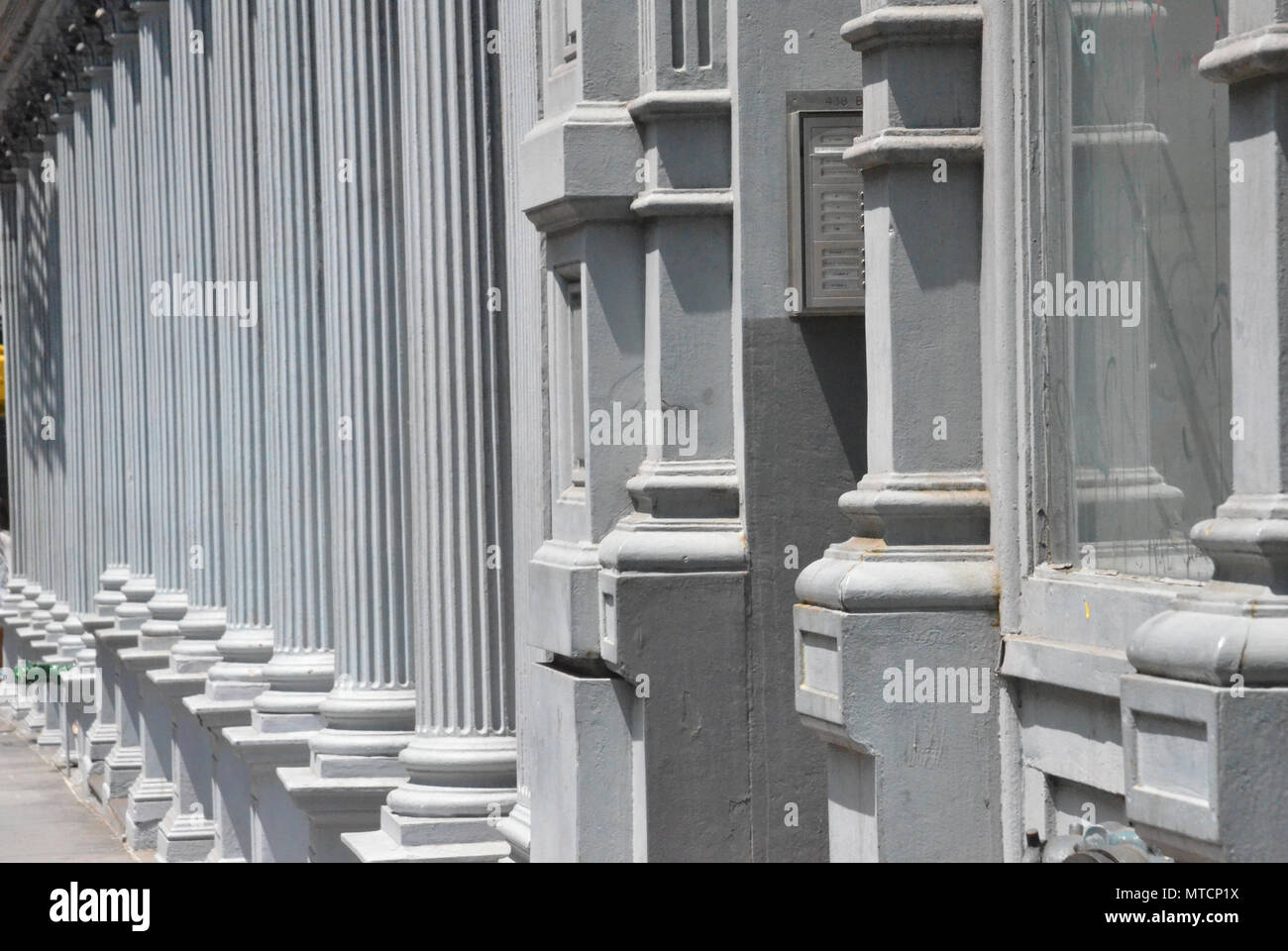 Cast iron columns hi-res stock photography and images - Alamy