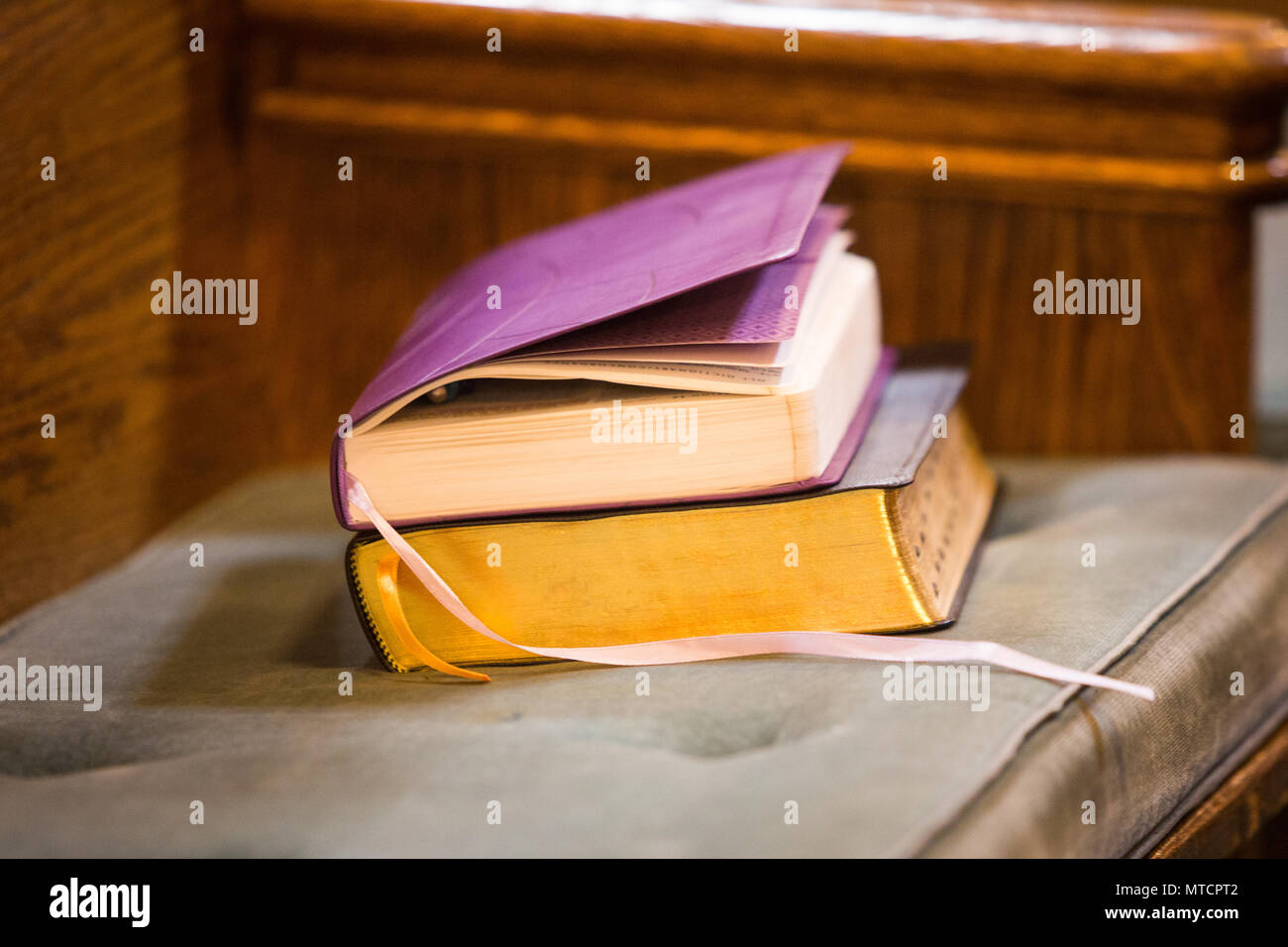 Holy books hi-res stock photography and images - Alamy