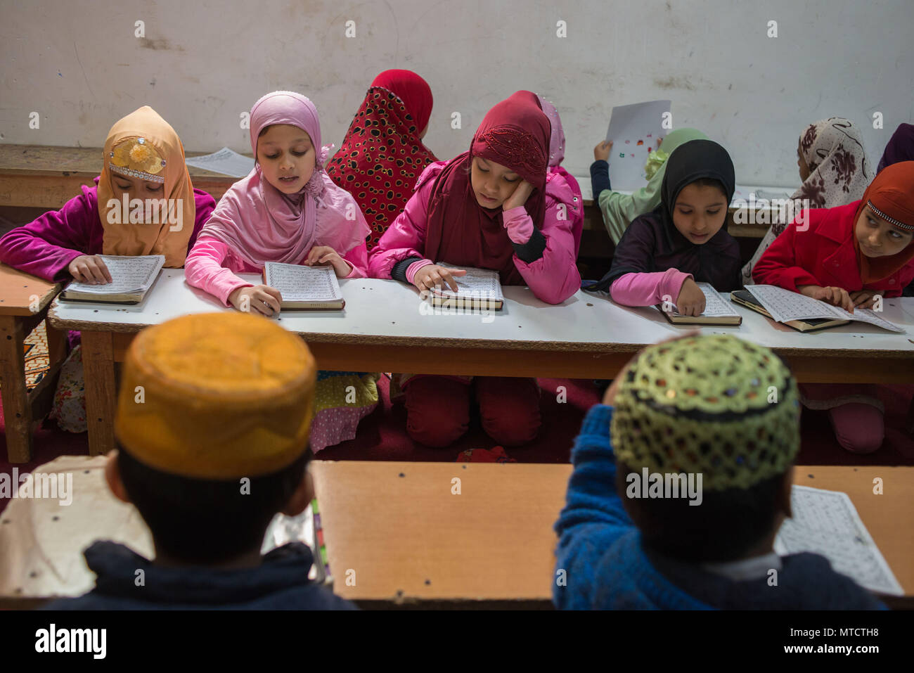 Muslim girl classroom hi-res stock photography and images - Alamy