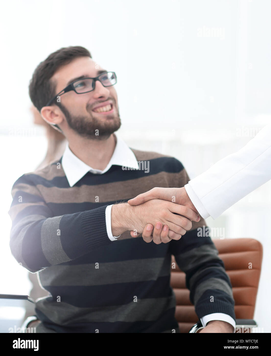 handshake between colleagues in the workplace Stock Photo - Alamy