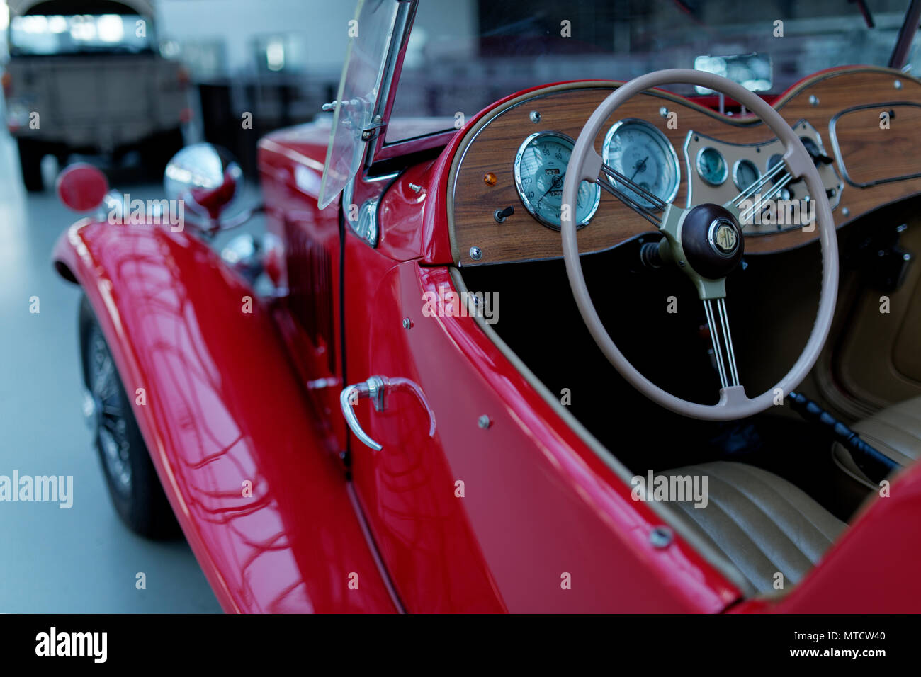 Oldtimer big garage Stock Photo - Alamy