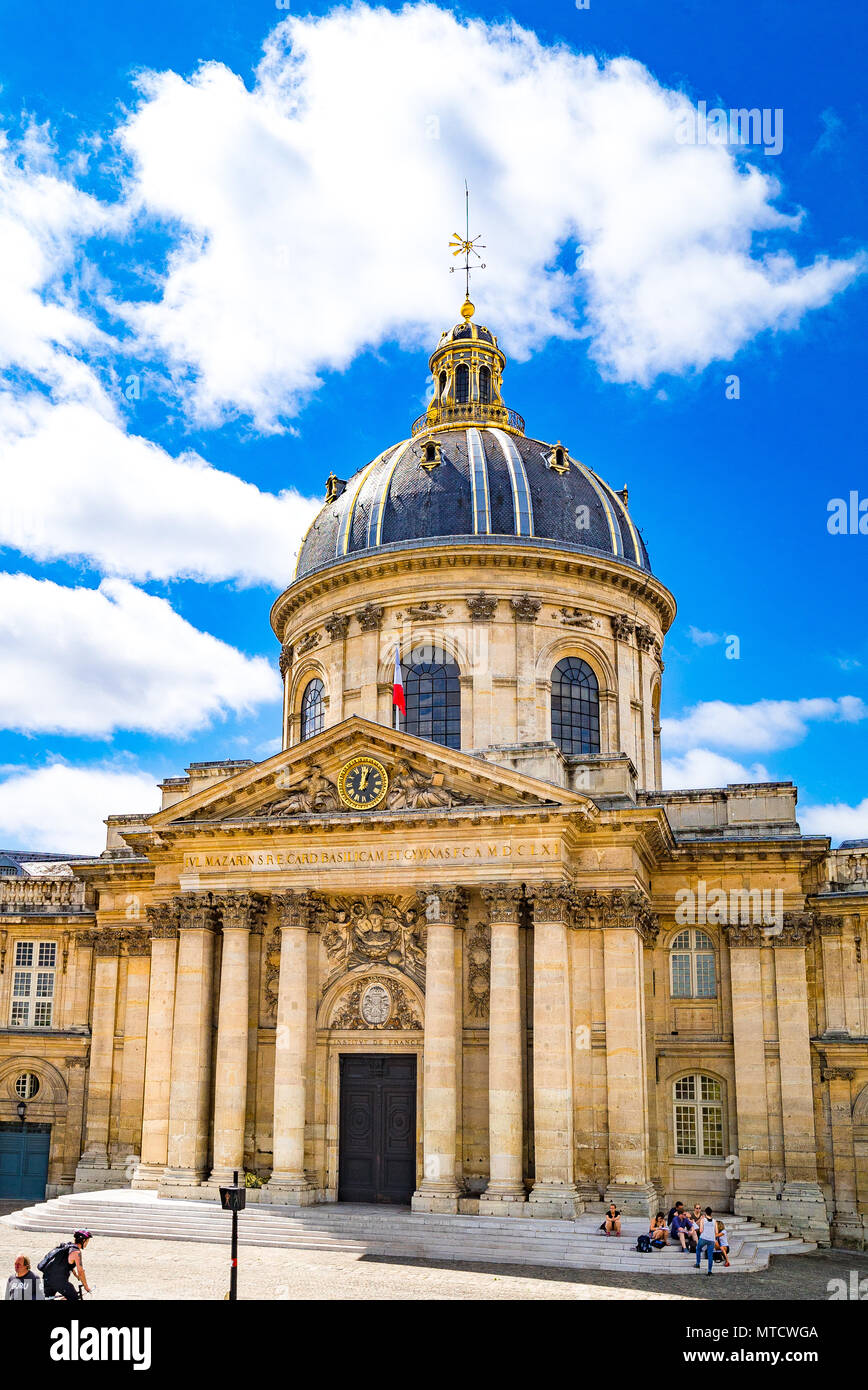 Academies of the institut de france hi-res stock photography and images ...