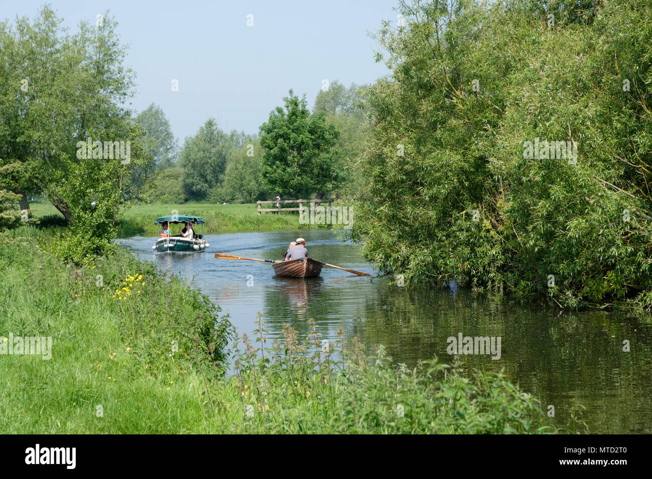 Exploring the river Stour by boat, near Flatford Mill, East Bergholt ...