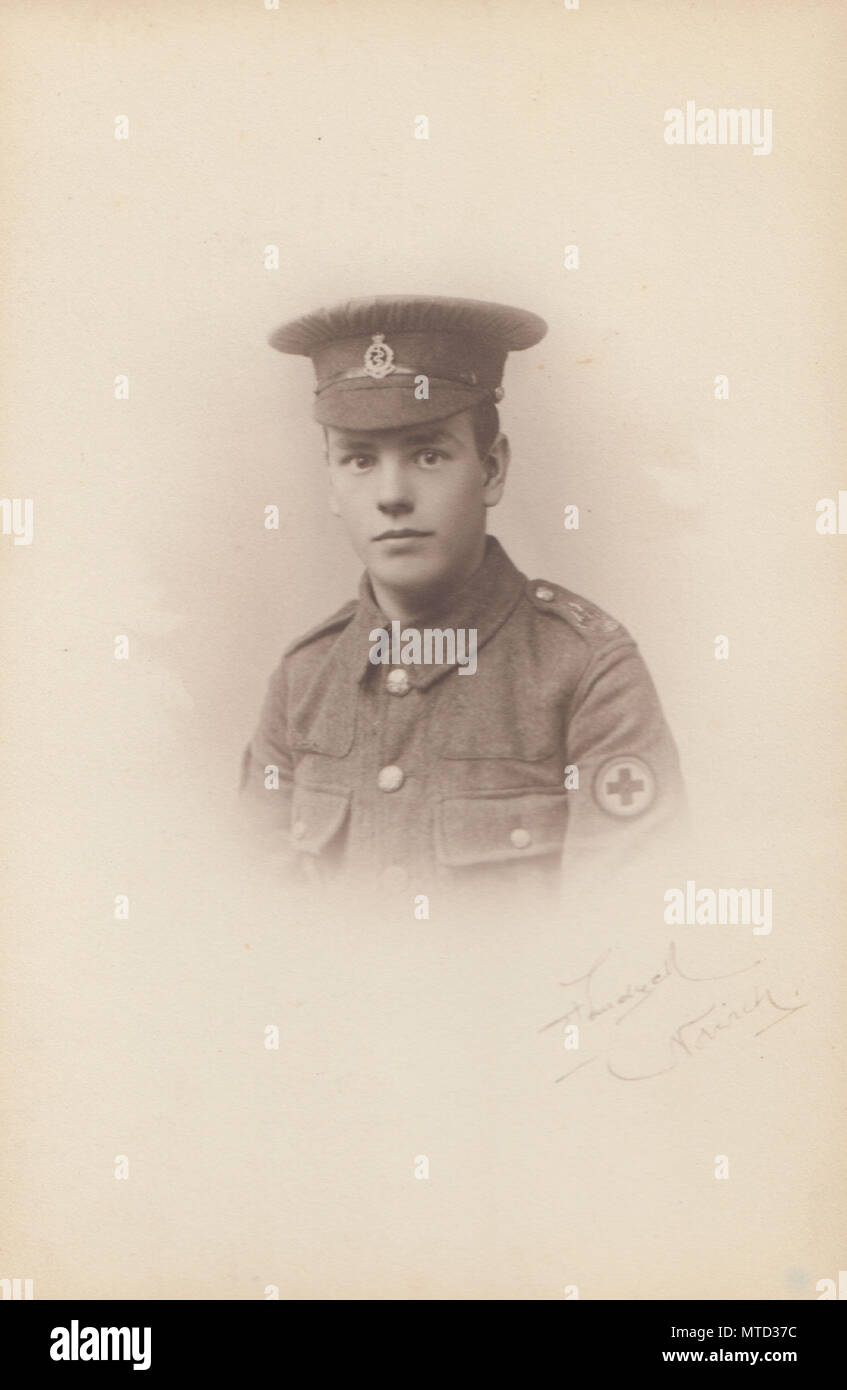 Ww1 british soldier dress uniform hi-res stock photography and images ...