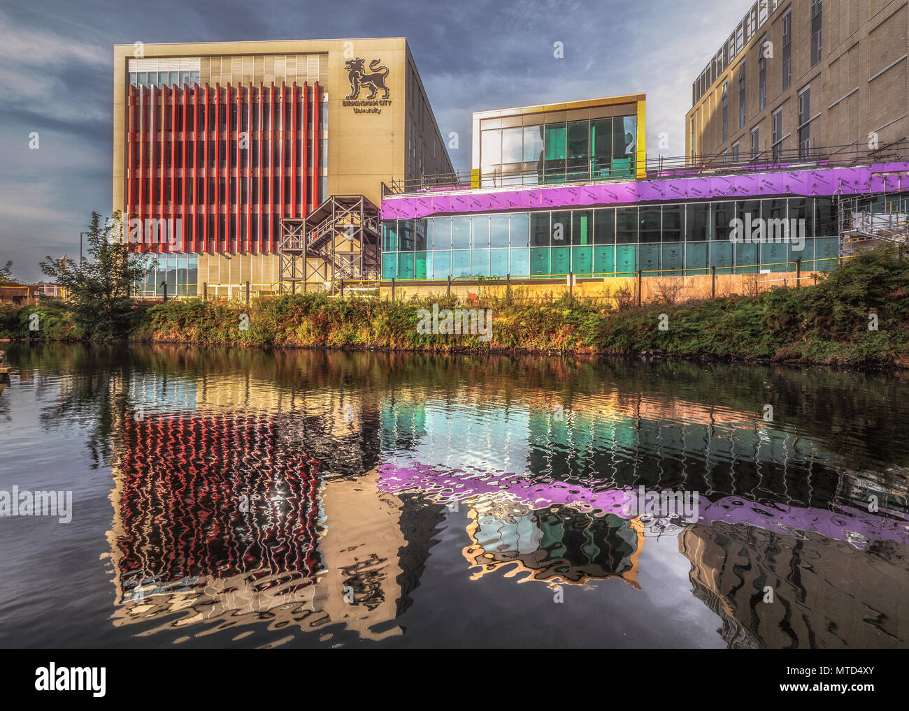 Birmingham City University building reflection Stock Photo - Alamy
