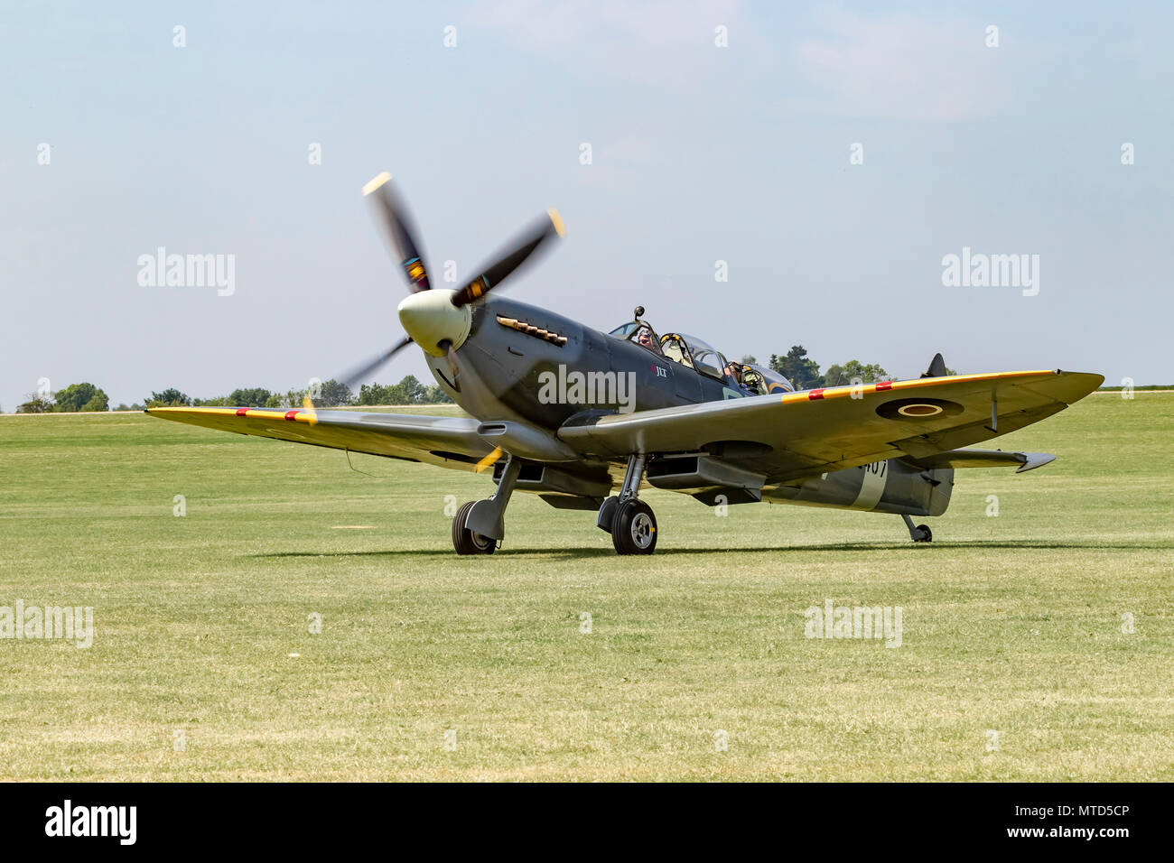 Sywell landing hi-res stock photography and images - Alamy