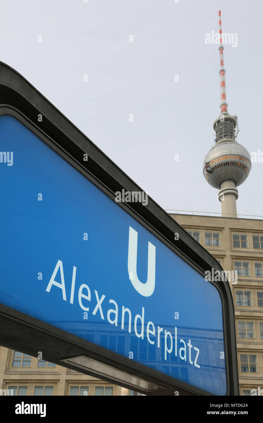 Big road sign hi-res stock photography and images - Alamy