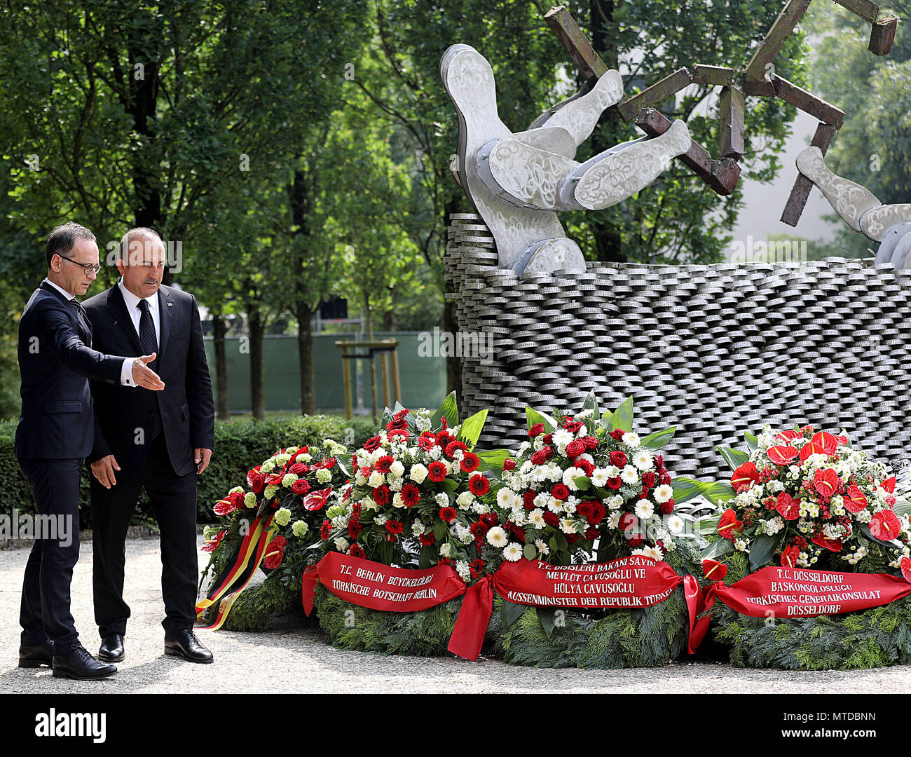 Solingen, Germany. 29 May 2018, Mevlut Cavusoglu (R), Turkey's Minister ...