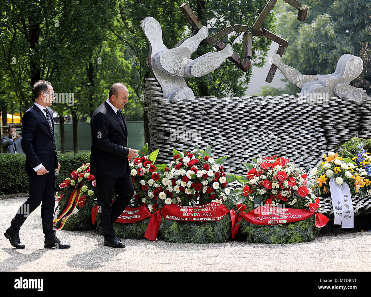 Solingen, Germany. 29 May 2018, Mevlut Cavusoglu (R), Turkey's Minister ...