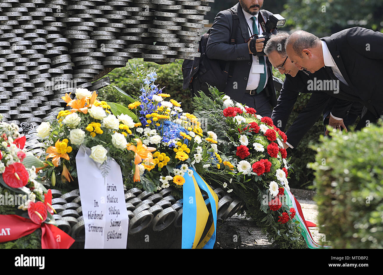 Solingen, Germany. 29 May 2018, Mevlut Cavusoglu (R), Turkey's Minister ...