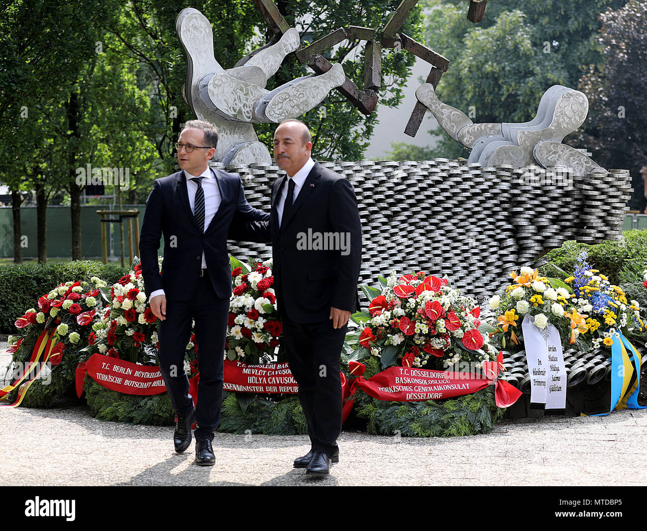 Solingen, Germany. 29 May 2018, Mevlut Cavusoglu (R), Turkey's Minister ...