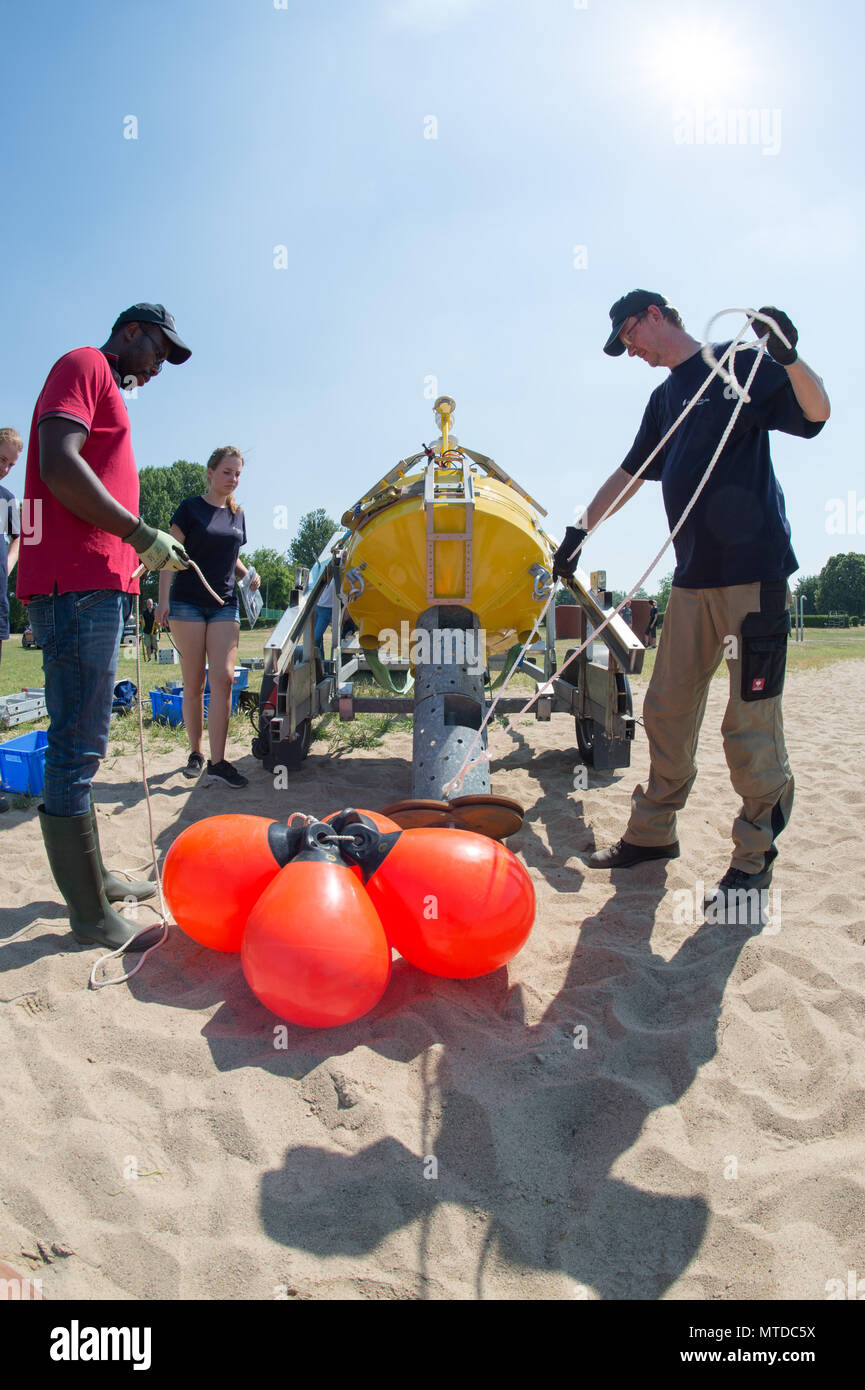Environmental engineer beach hi-res stock photography and images - Alamy