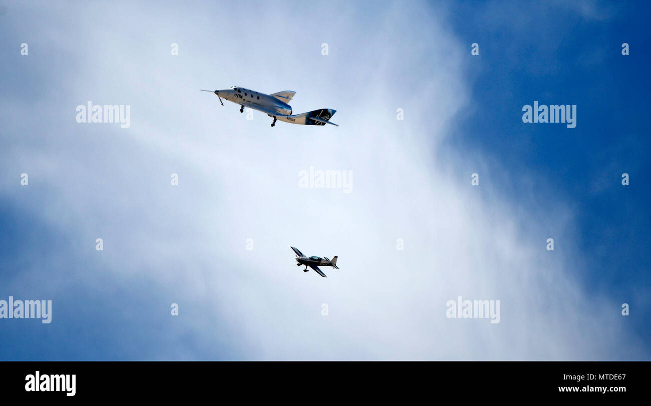 Spaceshiptwo unity first mojave hi-res stock photography and images - Alamy