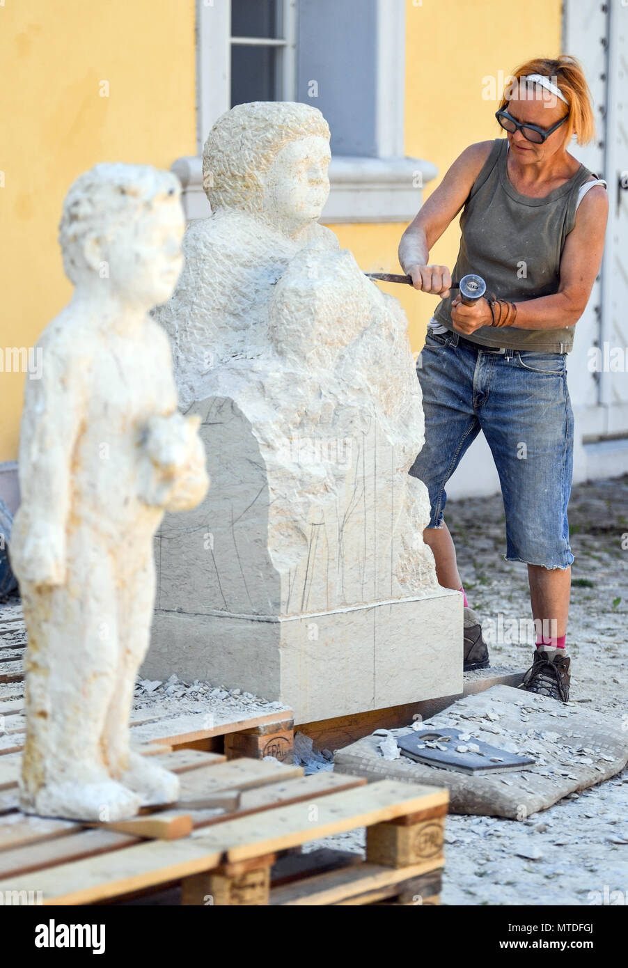 FILED - 22 May 2018, Germany, Neuzelle: Anne Schulz, sculptor master ...