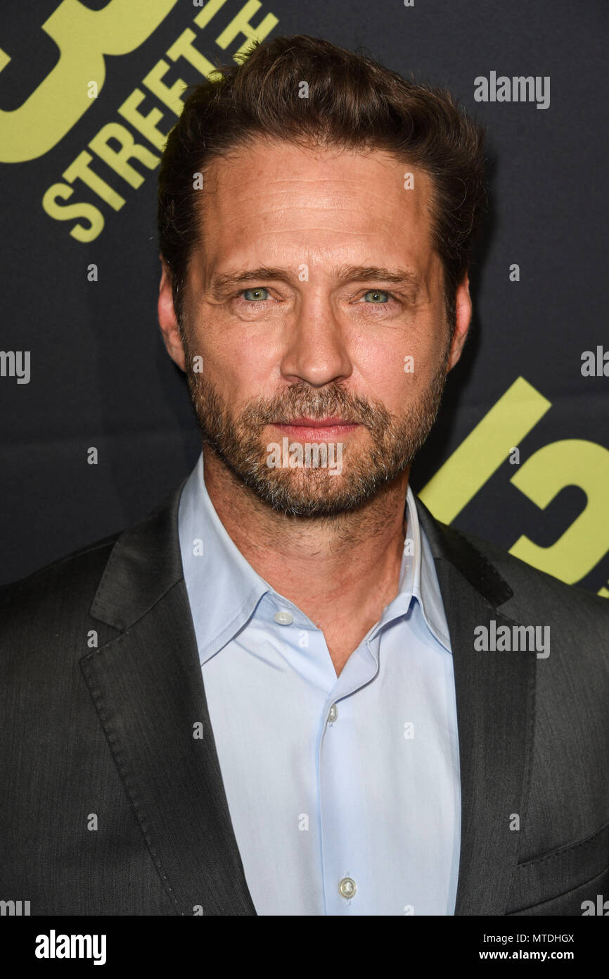 Jason priestley private eyes hi-res stock photography and images - Alamy