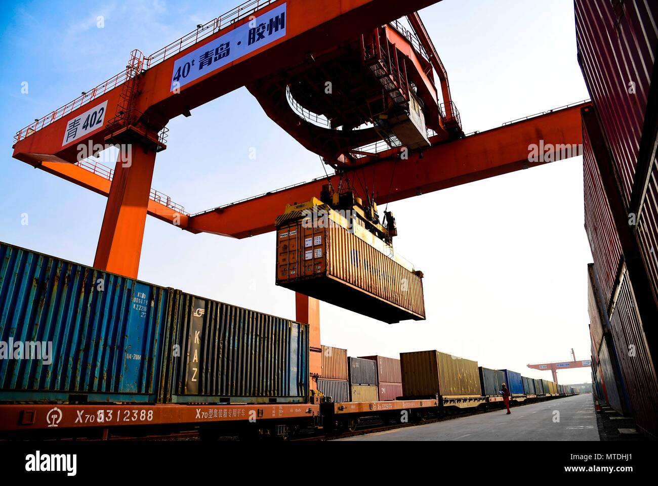 Rotating gantry crane hi-res stock photography and images - Alamy
