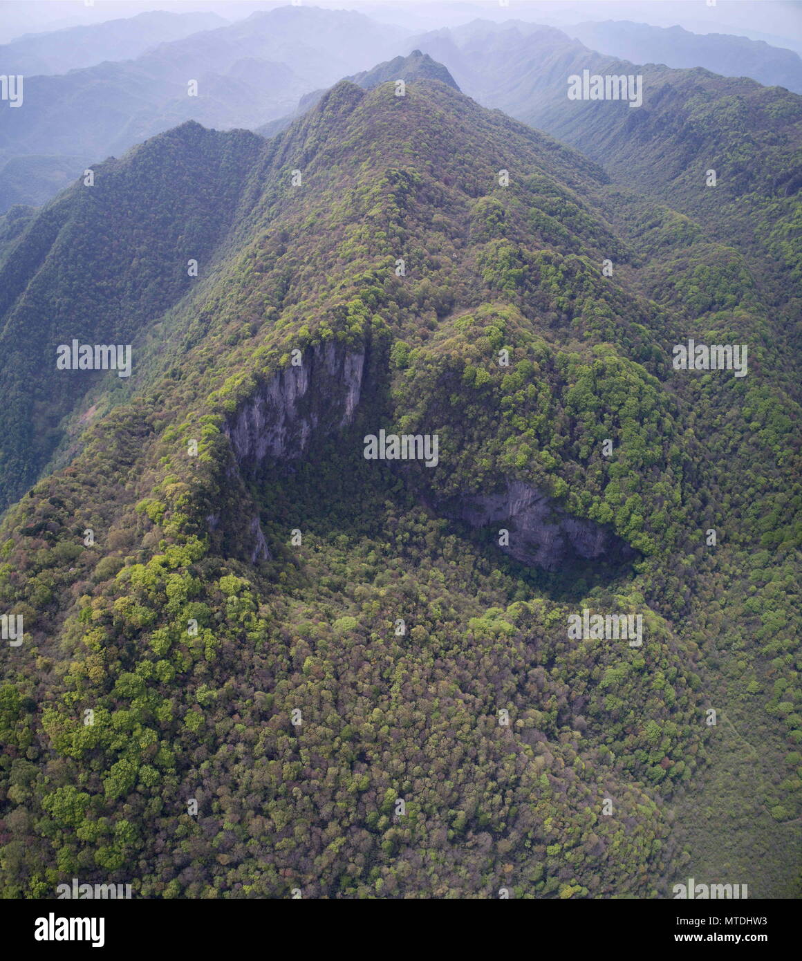 Giant sinkhole china hi-res stock photography and images - Alamy
