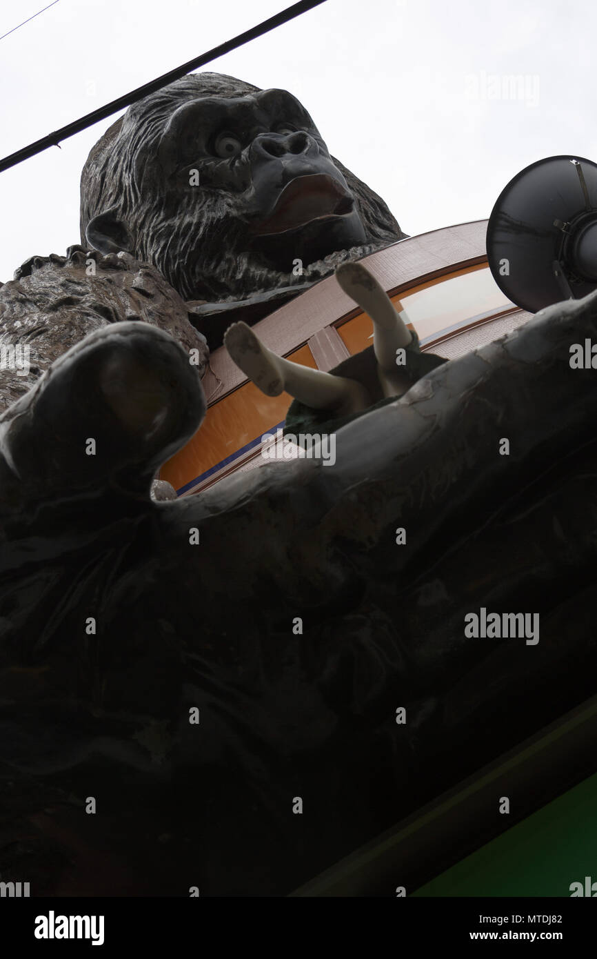 Tokyo, Japan. 30th May, 2018. A giant gorilla holding a school girl in ...