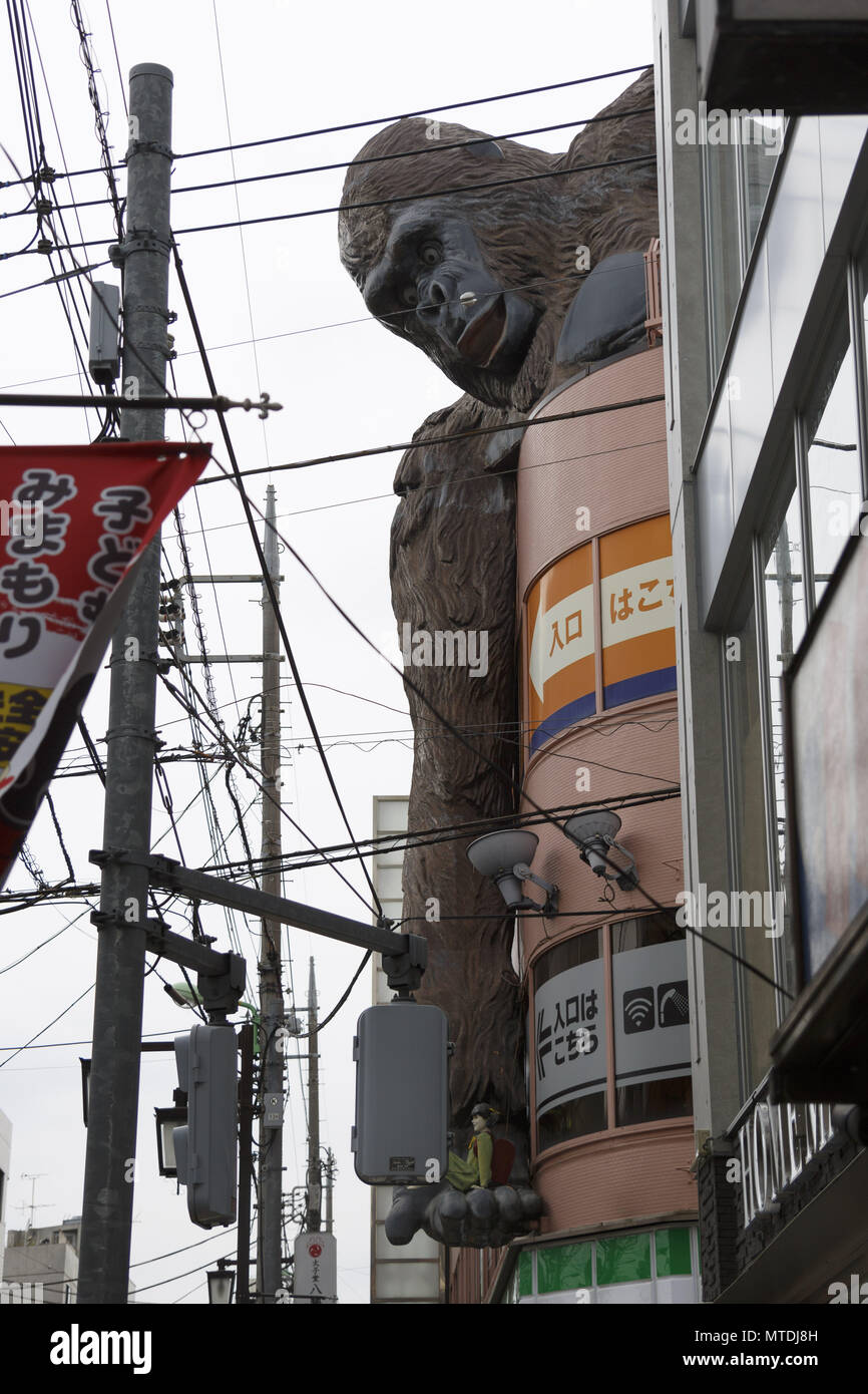 Tokyo, Japan. 30th May, 2018. A giant gorilla holding a school girl in ...