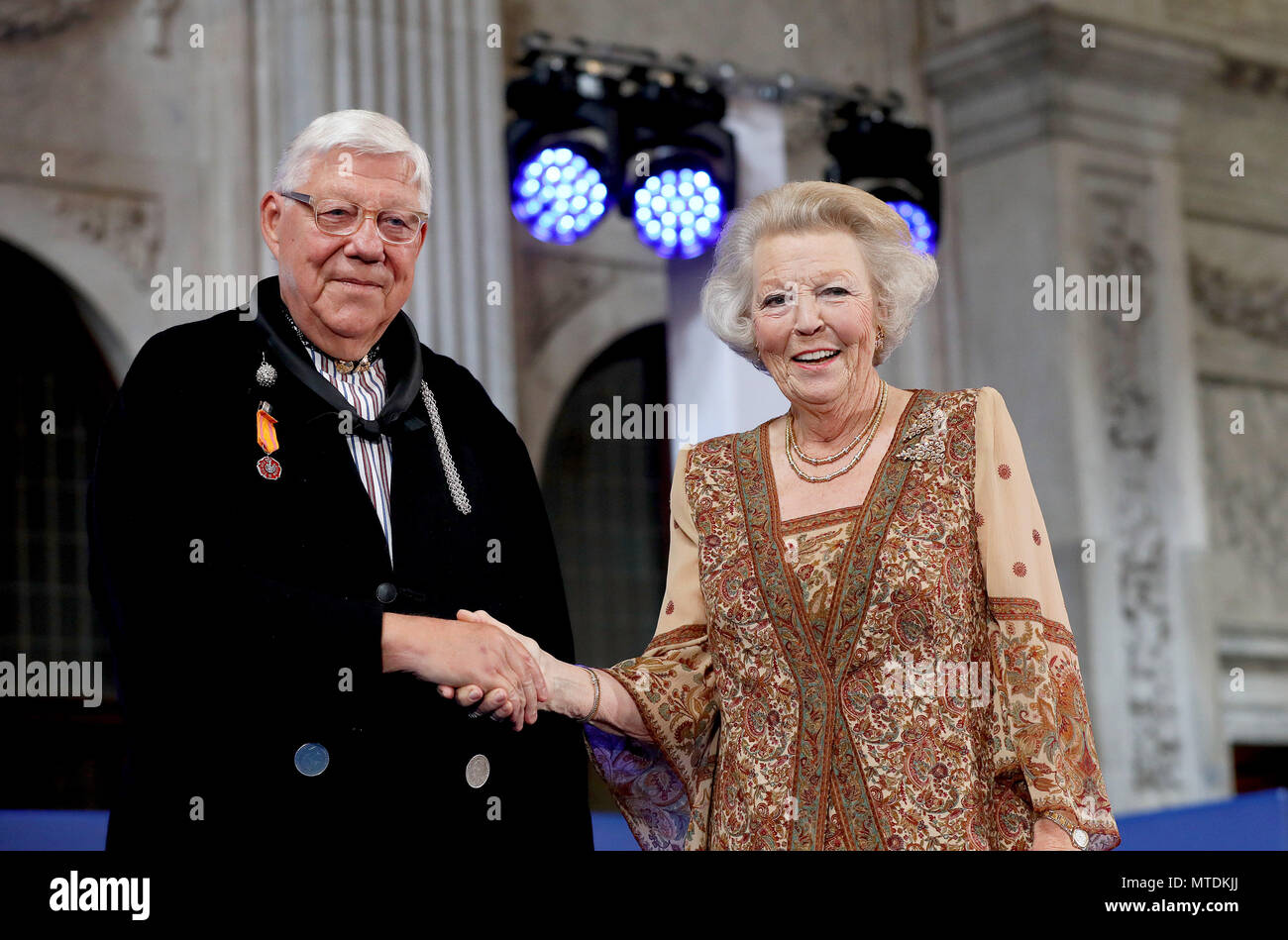 Zilveren anjer hi-res stock photography and images - Alamy