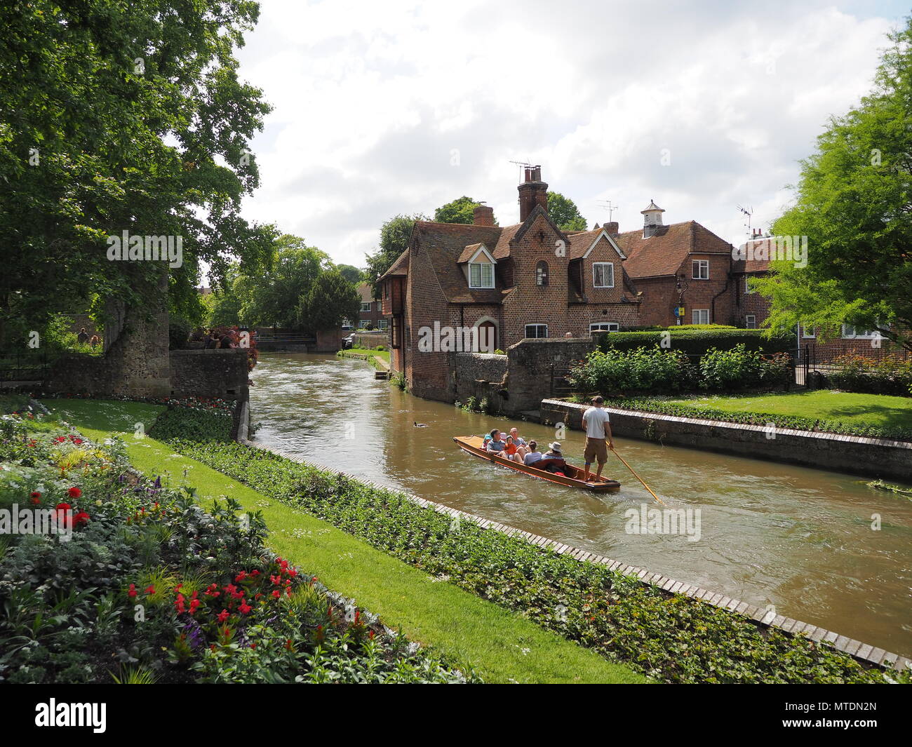 Canterbury, Kent, UK. 30th May 2018. UK Weather: a hot, humid and sunny ...