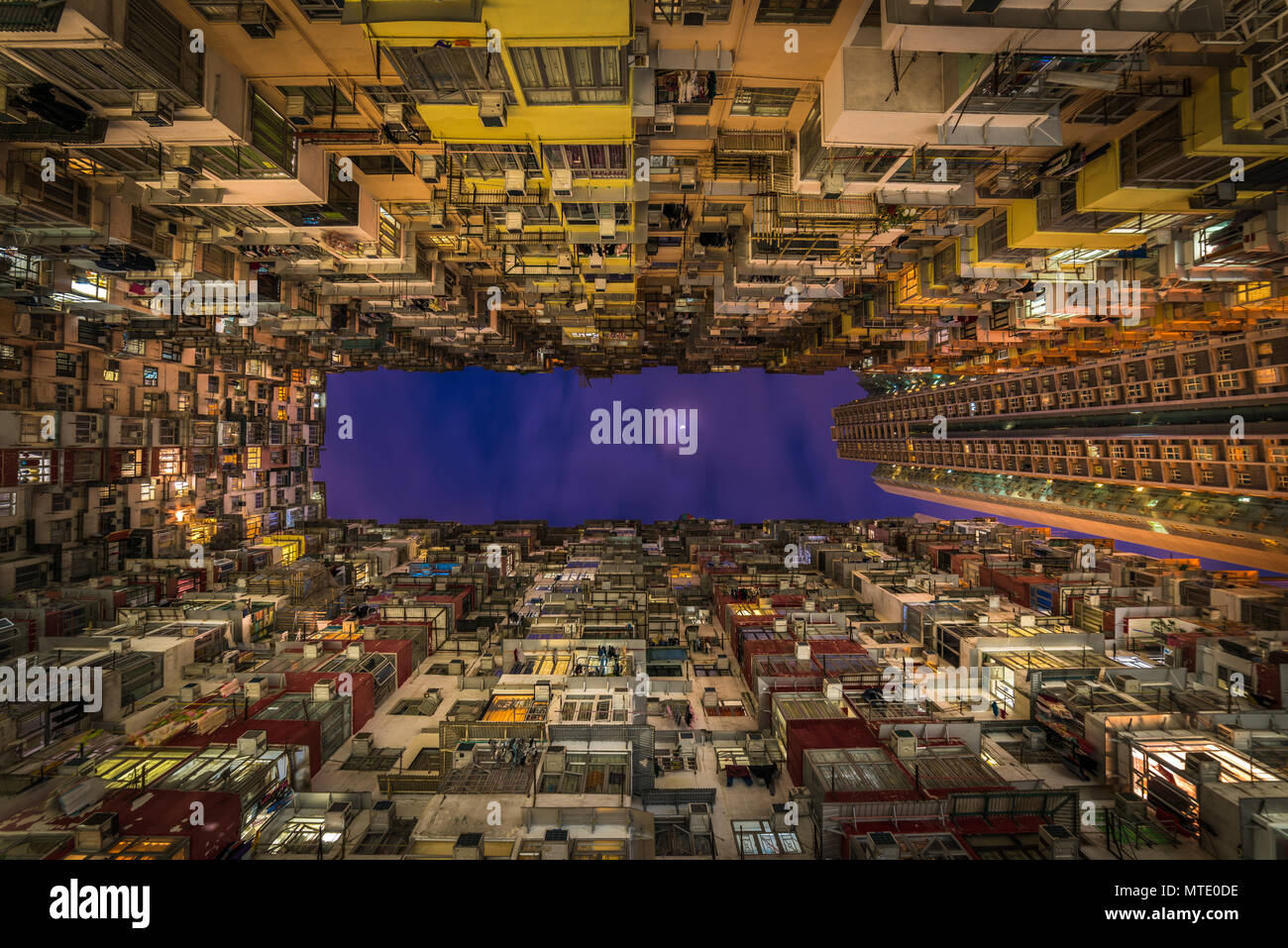 Overcrowded residential building in Hong Kong Stock Photo - Alamy