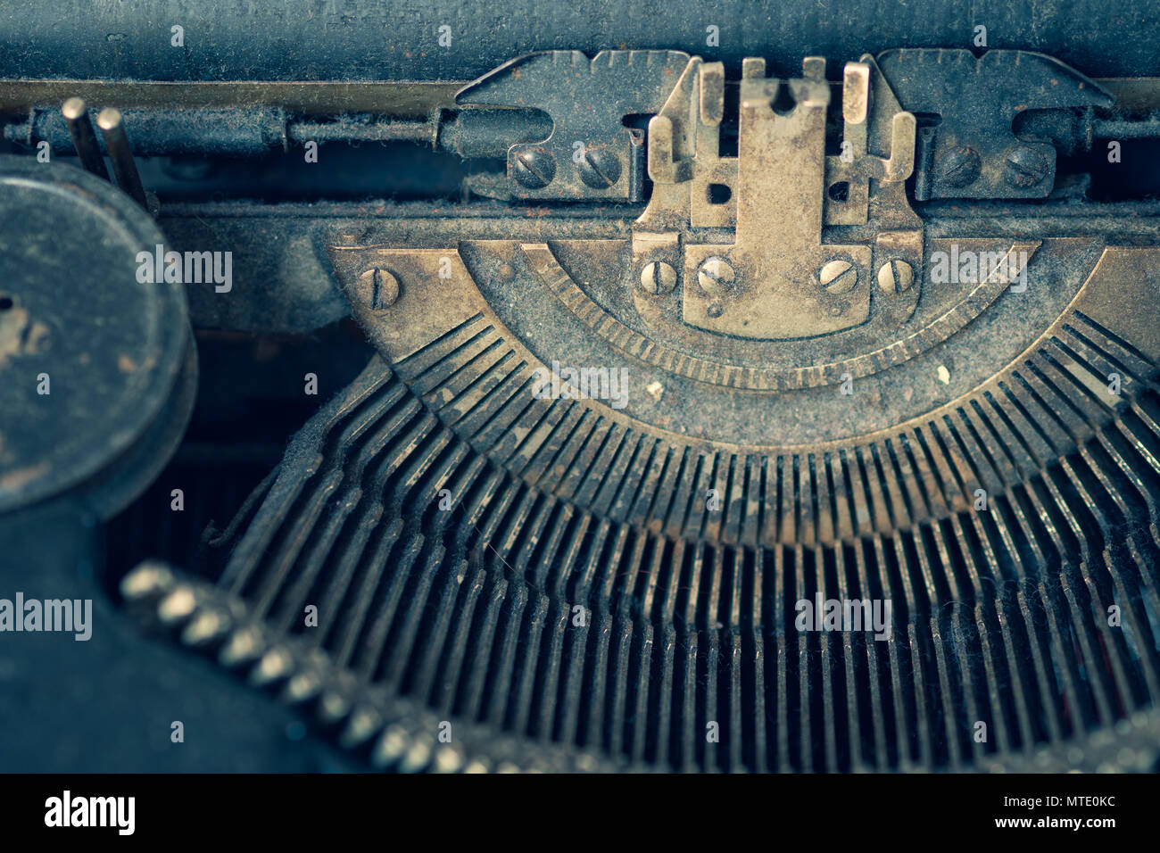 Dusty antique typewriter with focus on the type guide Stock Photo - Alamy
