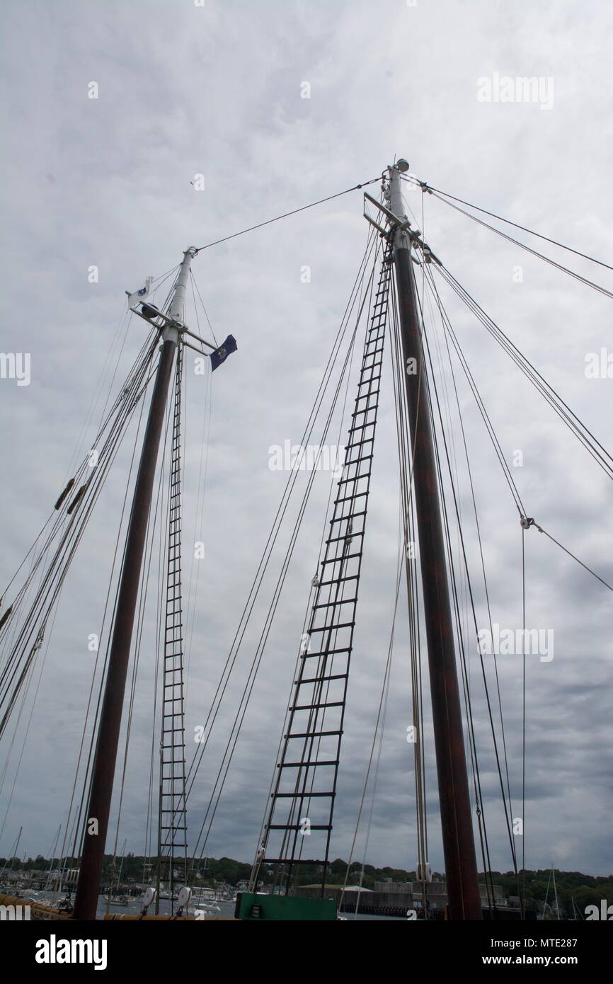 Rope ladders hi-res stock photography and images - Alamy