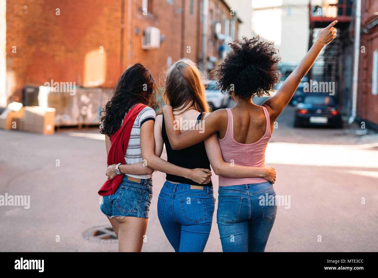 Female friends walking back view hi-res stock photography and images ...