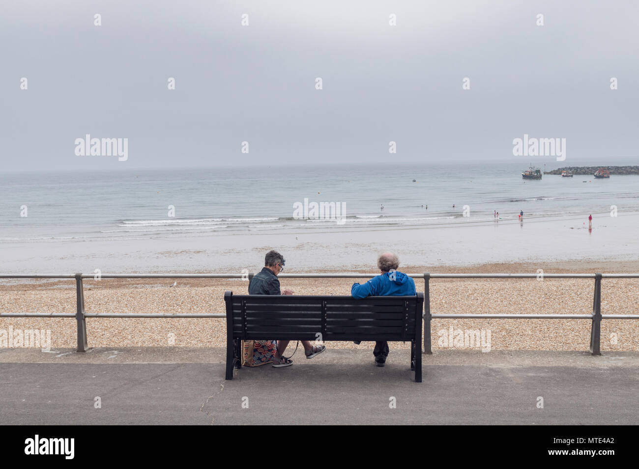 Couple sitting apart hi-res stock photography and images - Alamy