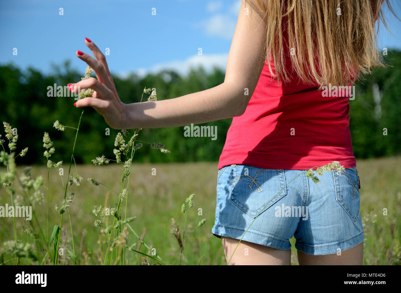 Hand down pants woman hi-res stock photography and images - Alamy