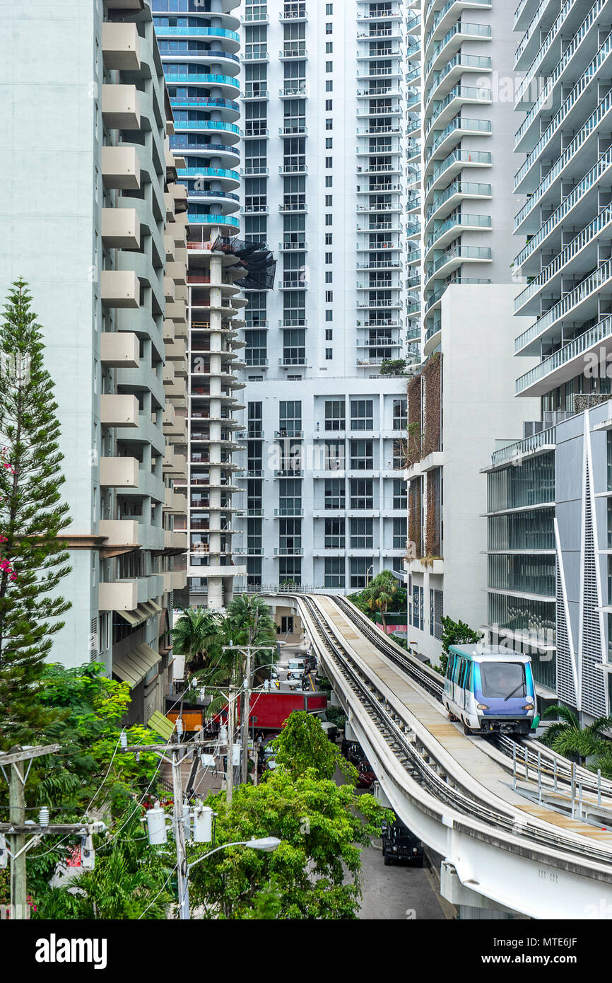 Miami river in brickell district hi-res stock photography and images ...
