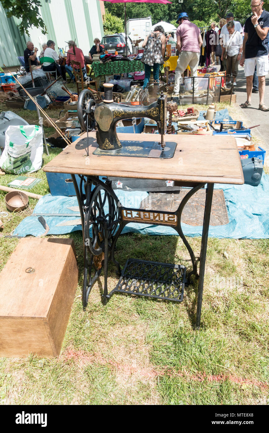 French sewing machine hi-res stock photography and images - Alamy