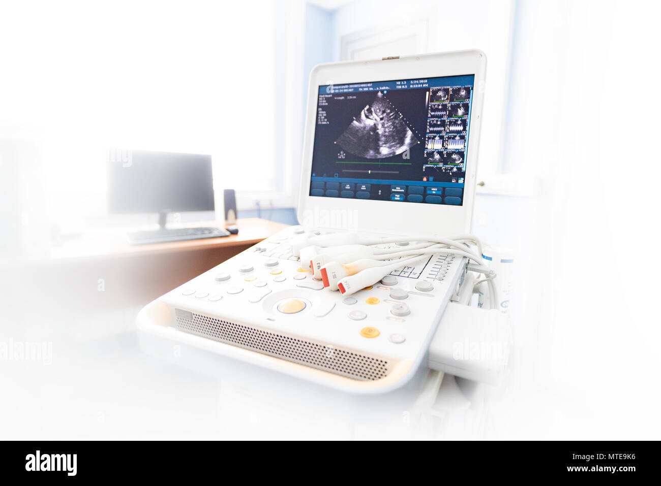 Modern ultrasonic device with sensors Stock Photo - Alamy