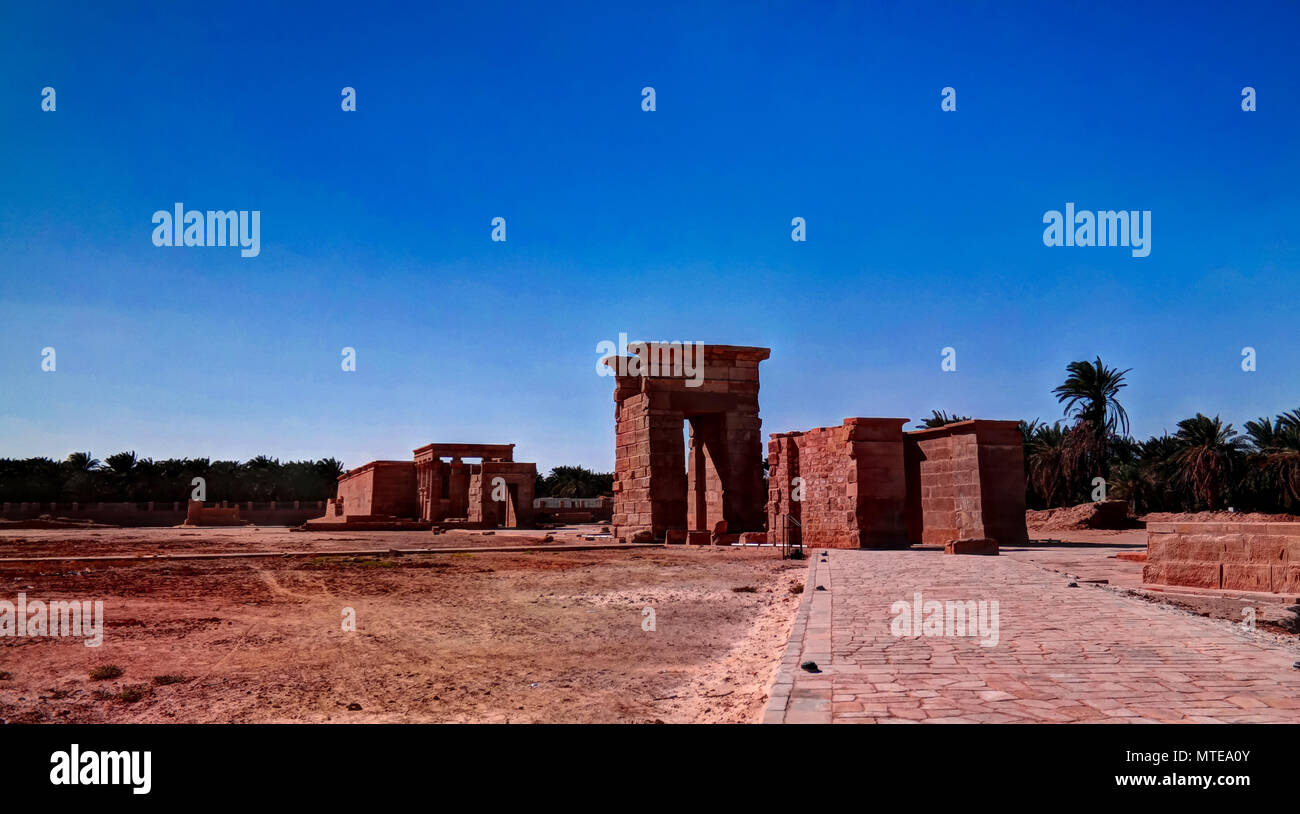 Persian Temple of Hibis ruins at Kharga oasis, Egypt Stock Photo - Alamy