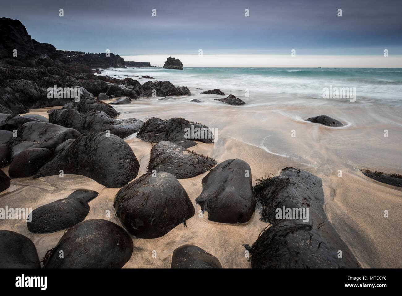 Large Round Rocks High Resolution Stock Photography and Images - Alamy