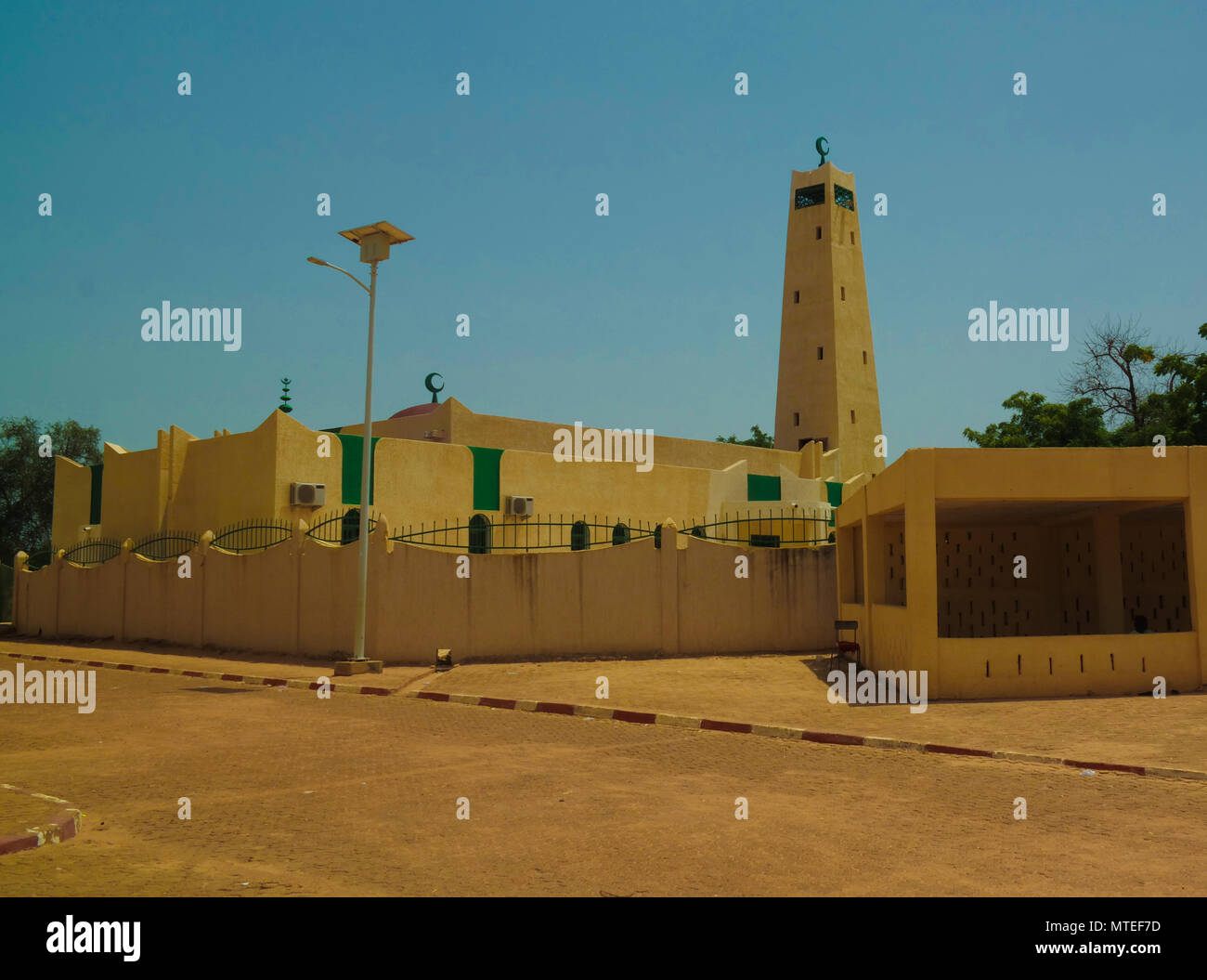 Exterior view to Grand mosque of Dosso in Niger Stock Photo - Alamy