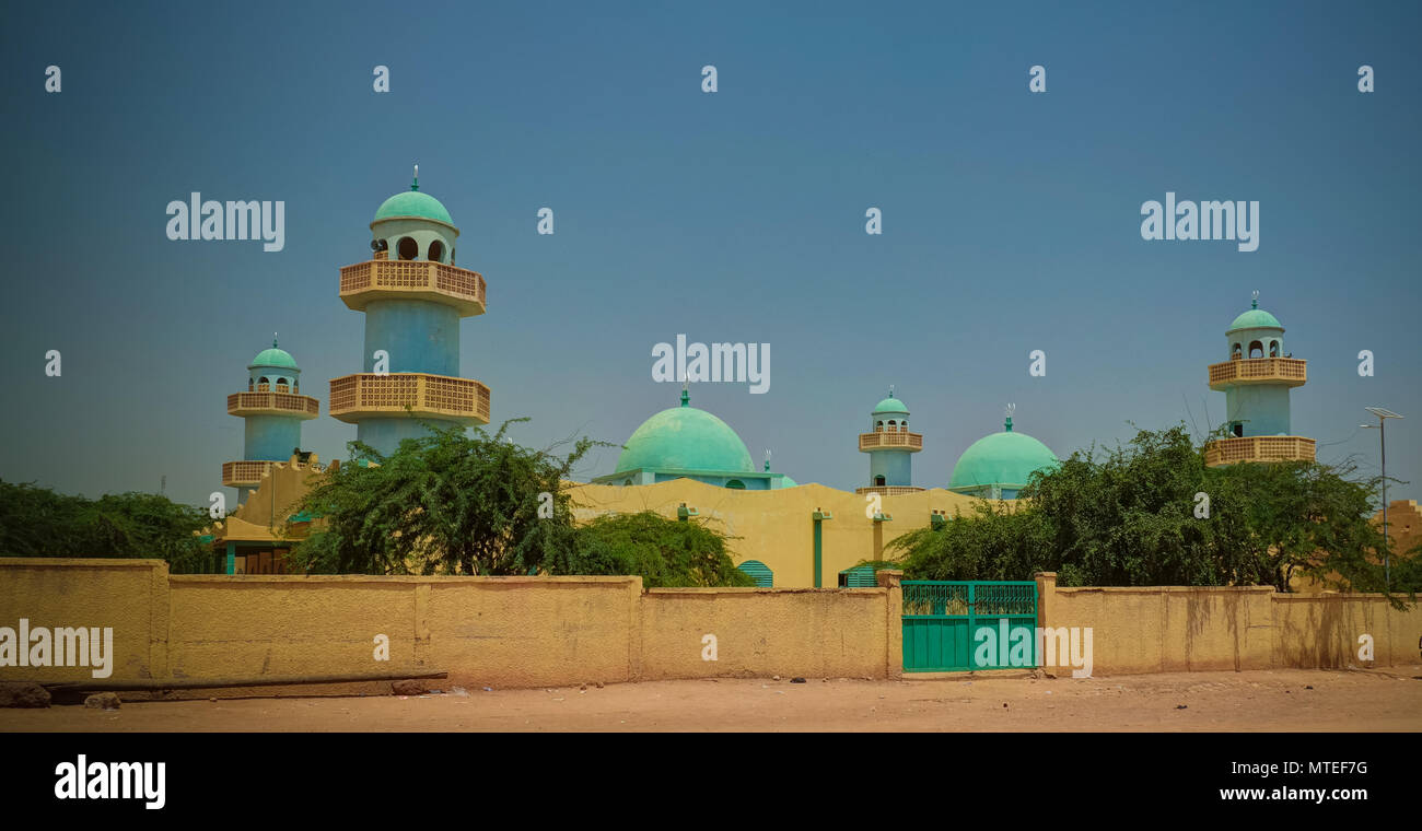 Exterior view to Grand mosque of Zinder in Niger Stock Photo - Alamy