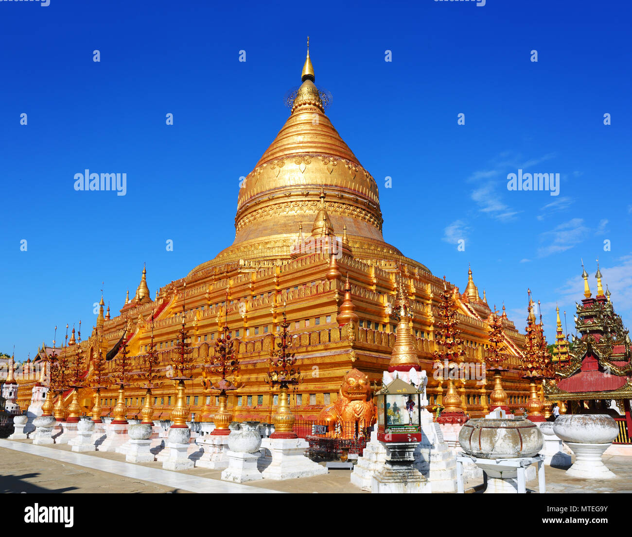 The golden Shwezigon Pagoda (Shwezigon Paya) in Bagan, Myanmar (Burma ...