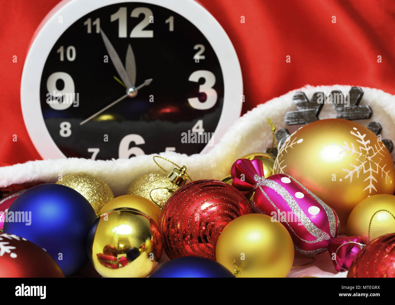 Blue alarm clock christmas hi-res stock photography and images - Alamy