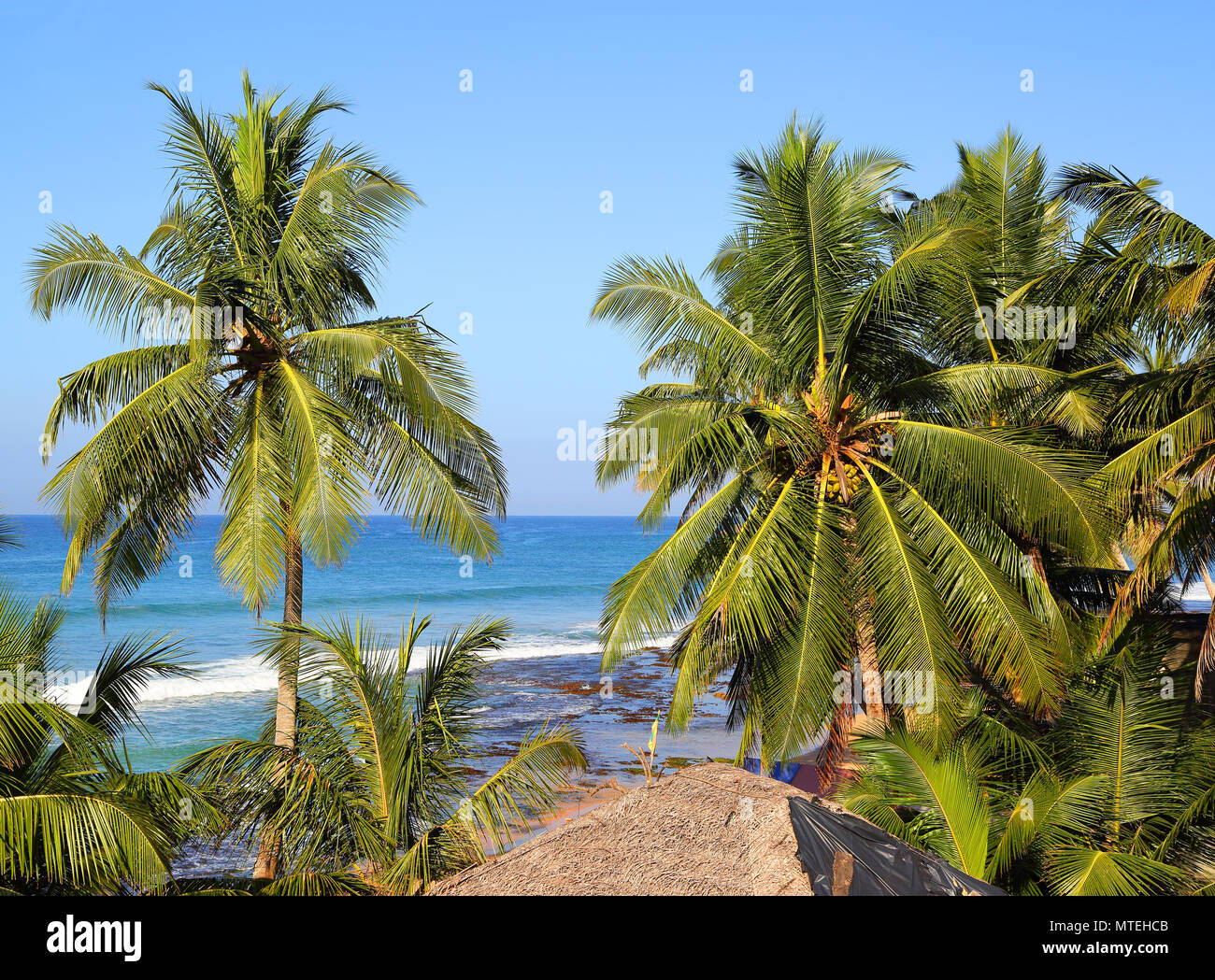Sea foreground beach background hi-res stock photography and images - Alamy
