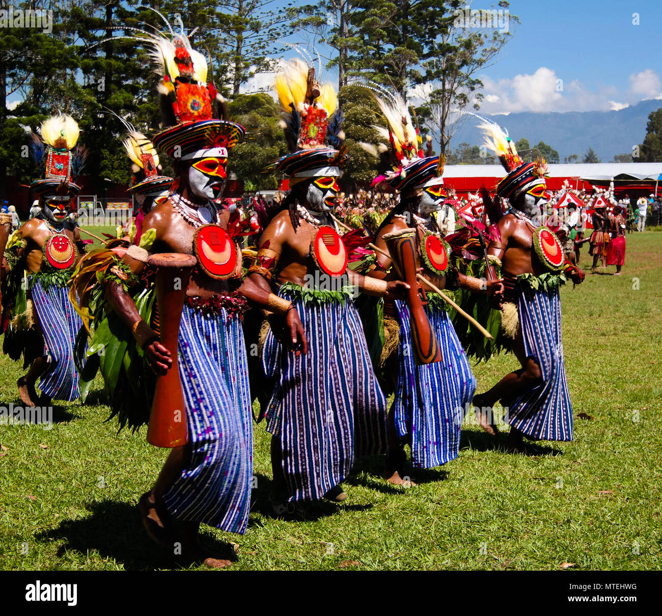 Participants of the Mount Hagen local tribe festival - 17.08.2014 ...