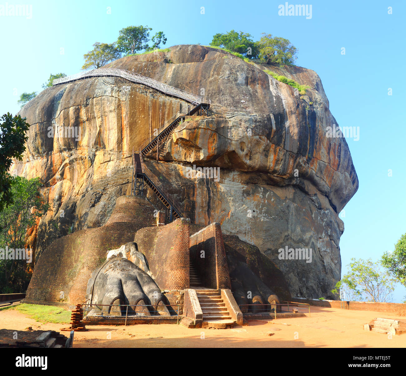 Sigiriya rock castle hi-res stock photography and images - Alamy