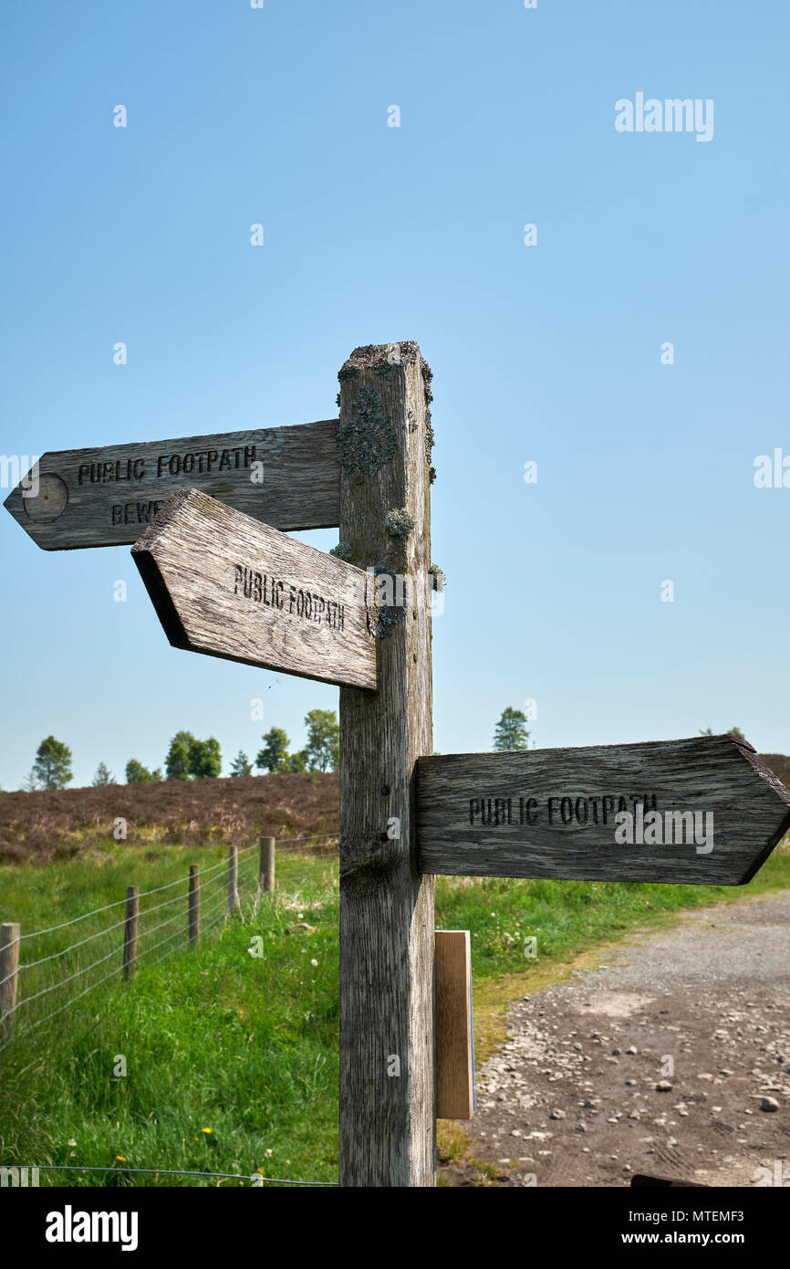 Weathered public footpath sign hi-res stock photography and images - Alamy
