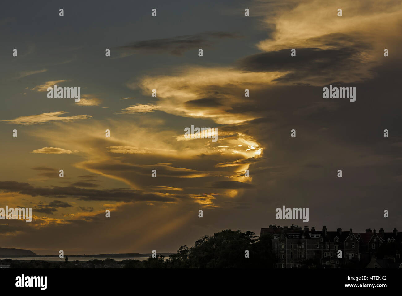 Cloud silver lining hi-res stock photography and images - Alamy
