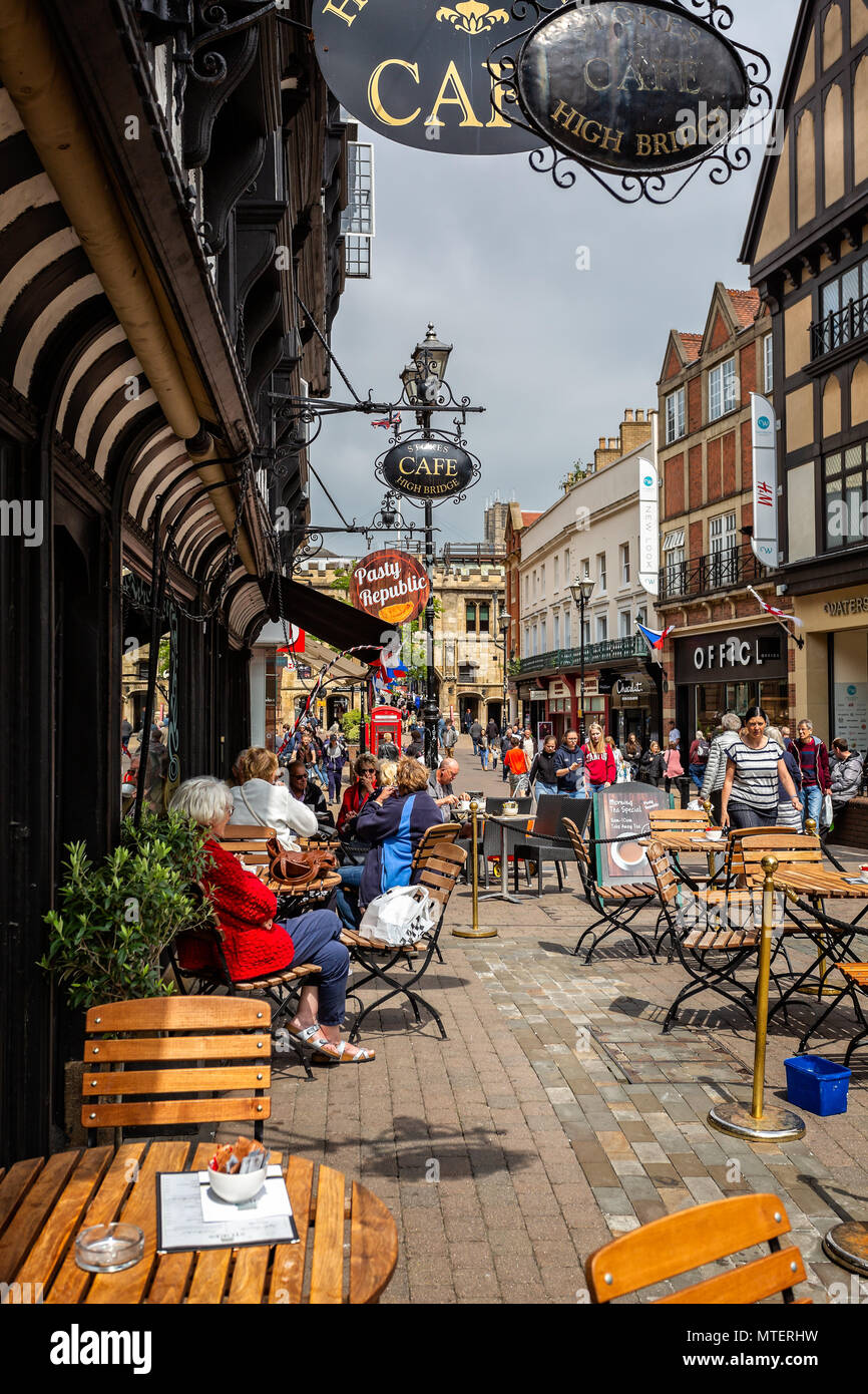 Lincoln high street and cathedral hi-res stock photography and images ...