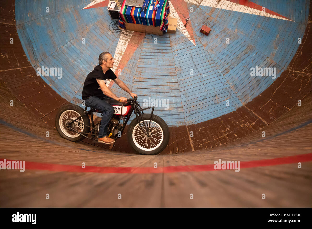 Circus big wheel motorcycle hi-res stock photography and images - Alamy